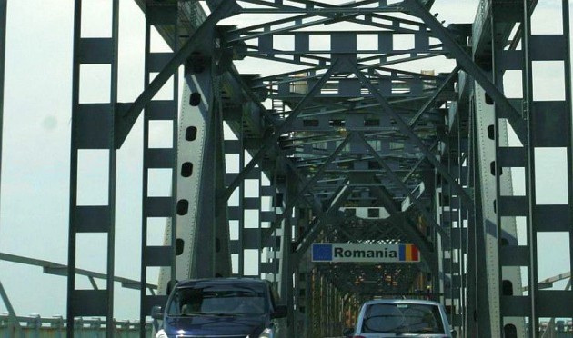 До Великден Румъния пуска допълнително трасе по Дунав мост - TVN.BG